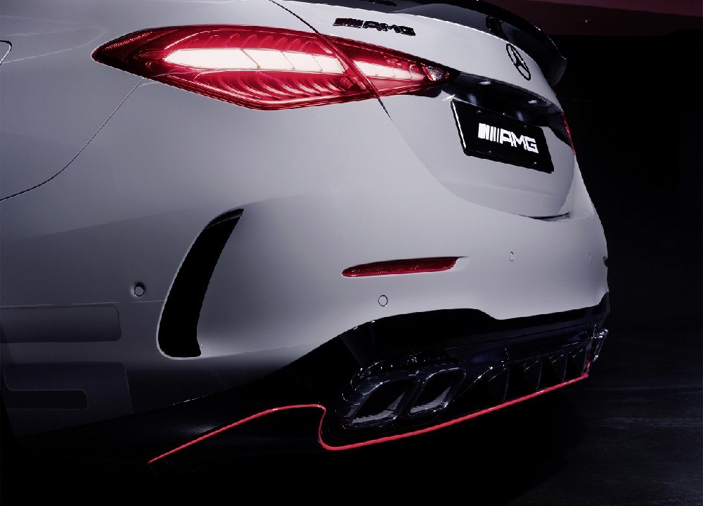 StriveME - مرسيدس ايه ام جي سي 63 اس اي بيرفورمانس بلمسة من فورمولا 1 في نسخة خاصة